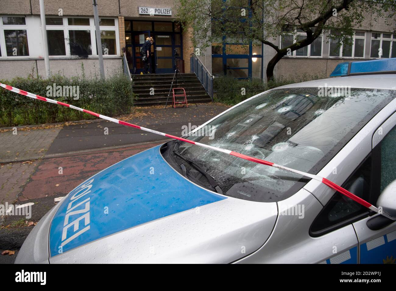 Destroyed police car hi-res stock photography and images - Alamy