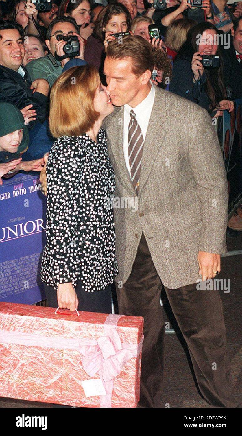 PAP 23. 7/12/94. LONDON. Hardman movie star Arnold Schwarzenegger (r ...