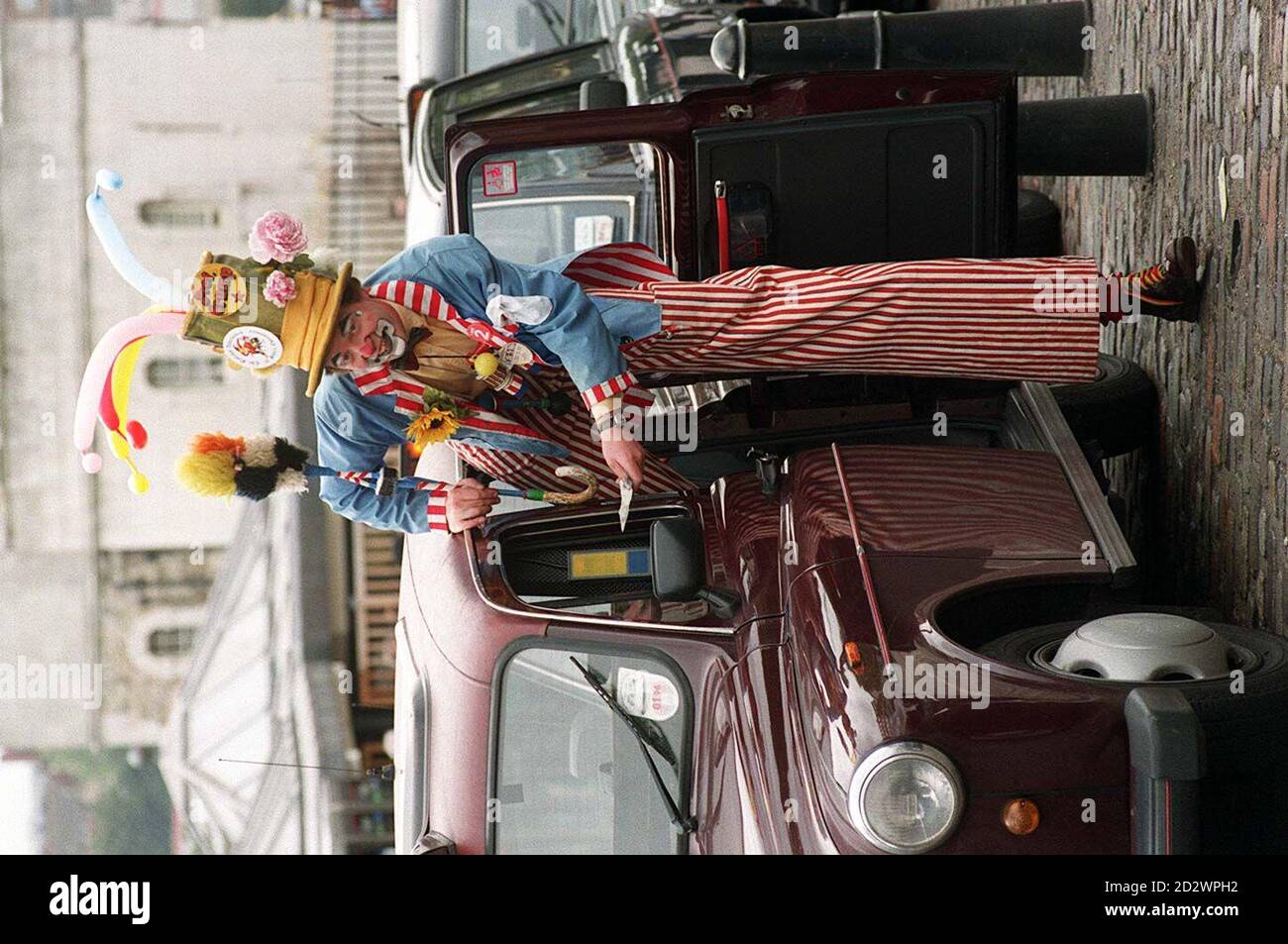 Street entertainer, Professor Crump, from Hanwell, arrives for the ...