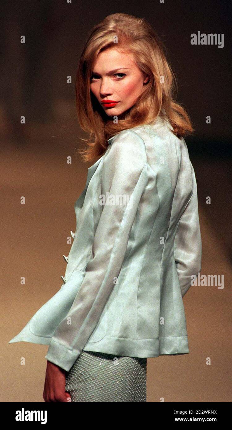 New supermodel Jodie Kidd on the catwalk during the Ben de Lisi fashion ...