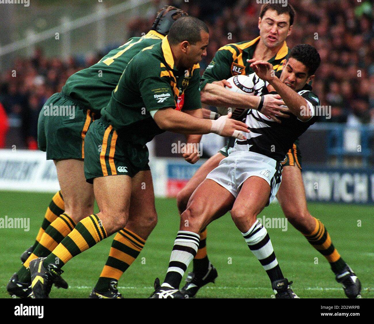 Rugby players tackling hi-res stock photography and images - Alamy