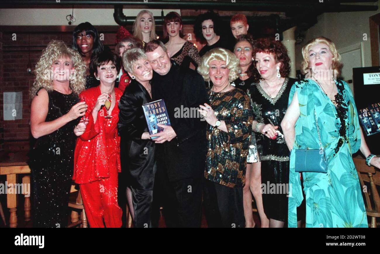 Female impersonators hi-res stock photography and images - Alamy