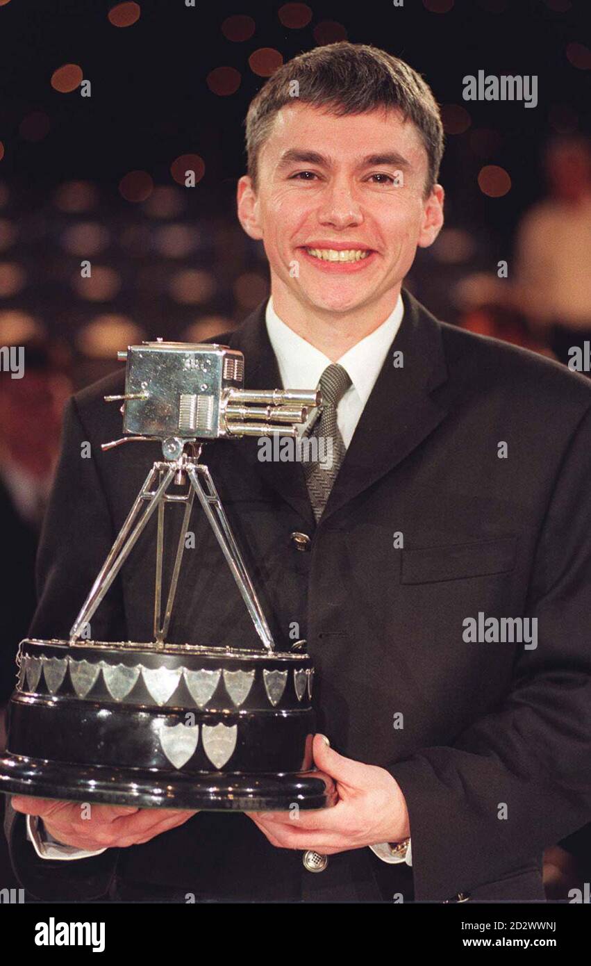 Triple jump champion jonathan edwards hi-res stock photography and ...