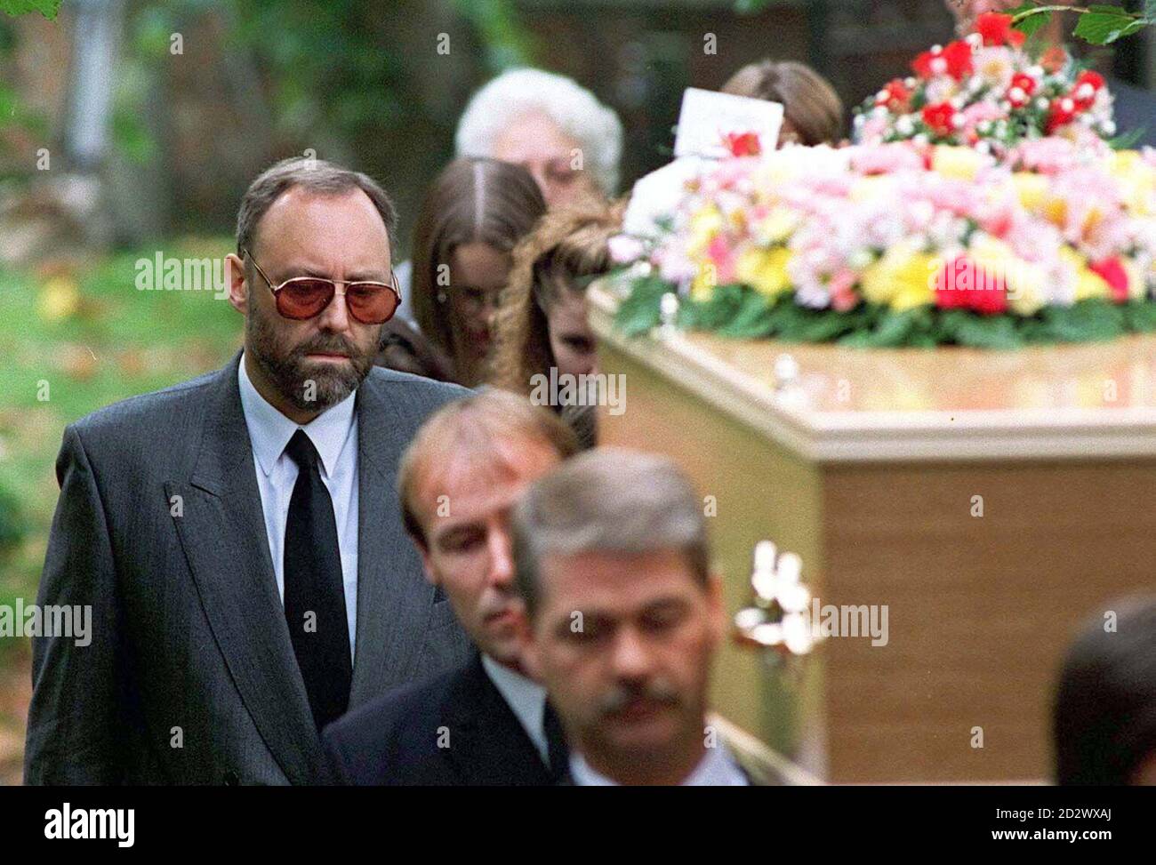 Gordon wardell in glasses following coffin hi-res stock photography and ...
