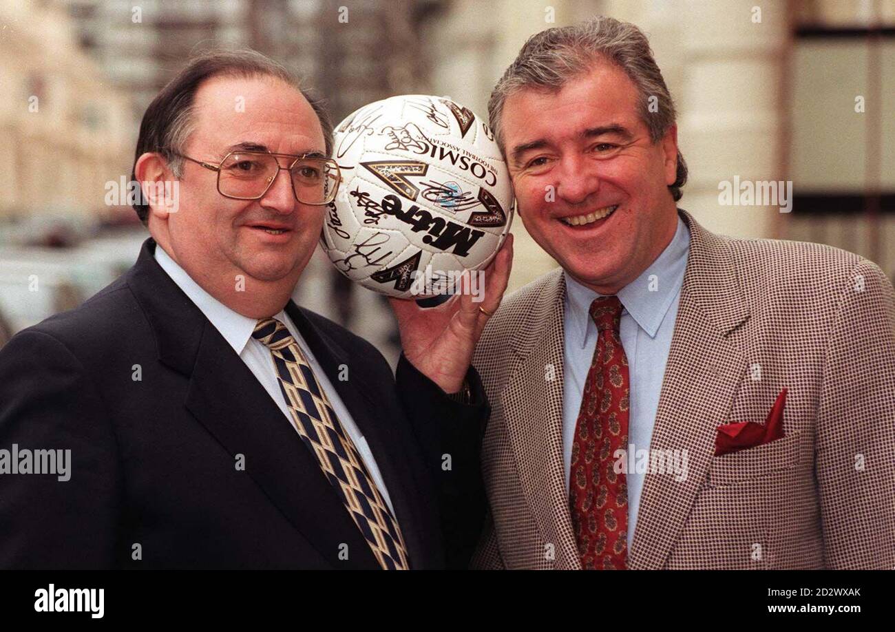 England football coach terry venables doug mcavoy hi-res stock ...