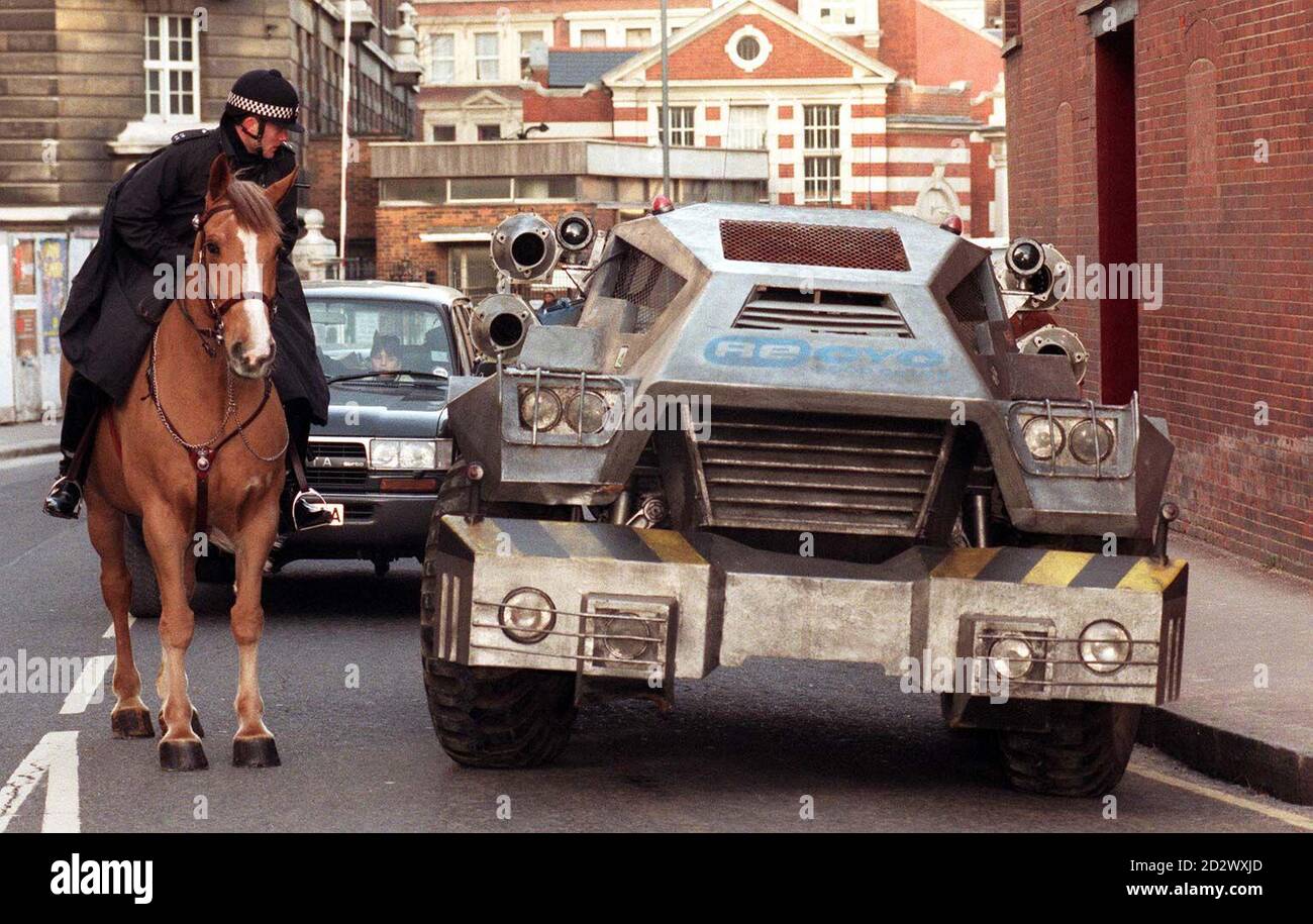 Be let into olympia exibition hall for hi-res stock photography and ...