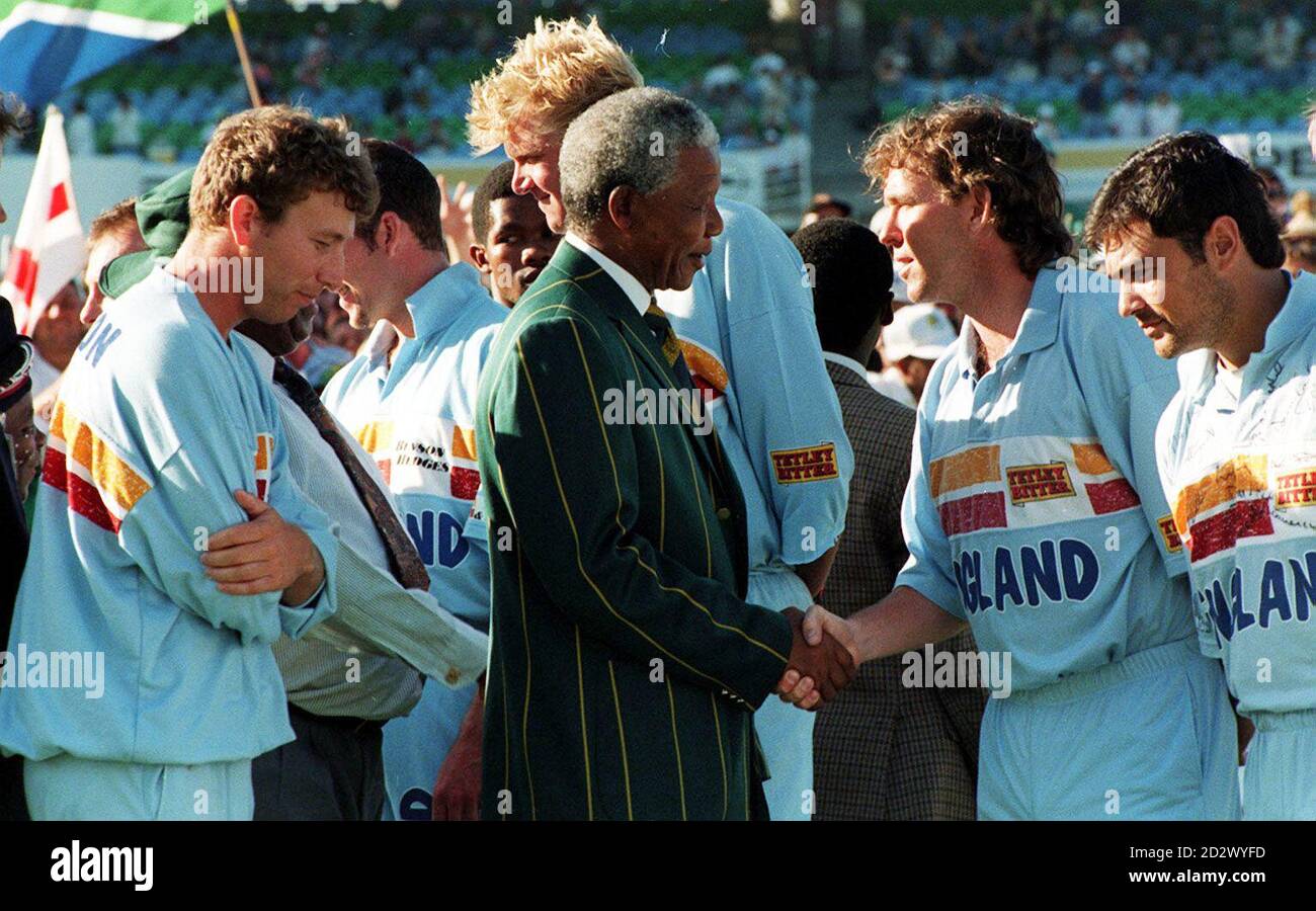 Nelson mandela profile hi-res stock photography and images - Alamy