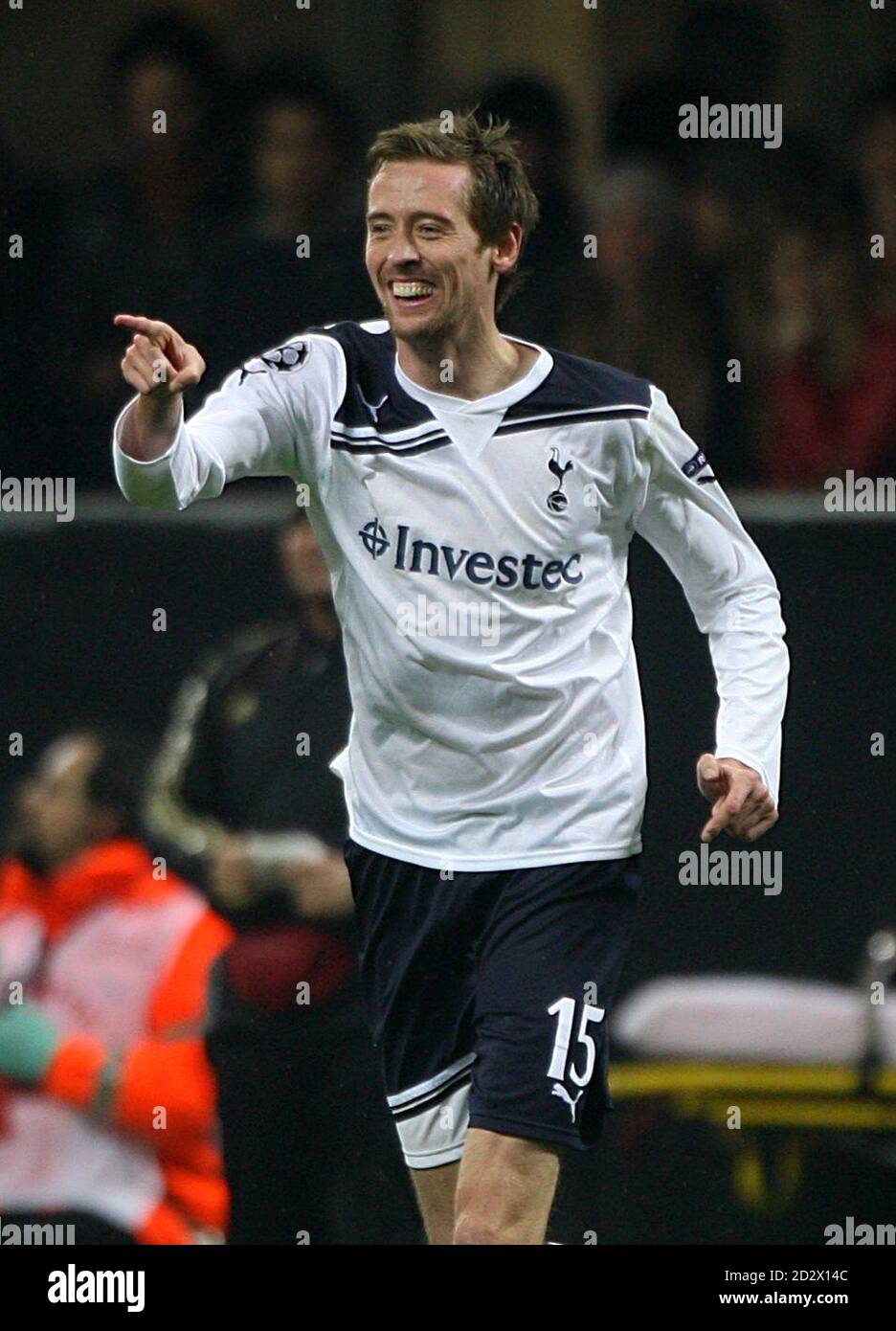 Tottenham Hotspur's Peter Crouch celebrates scoring the winning goal ...