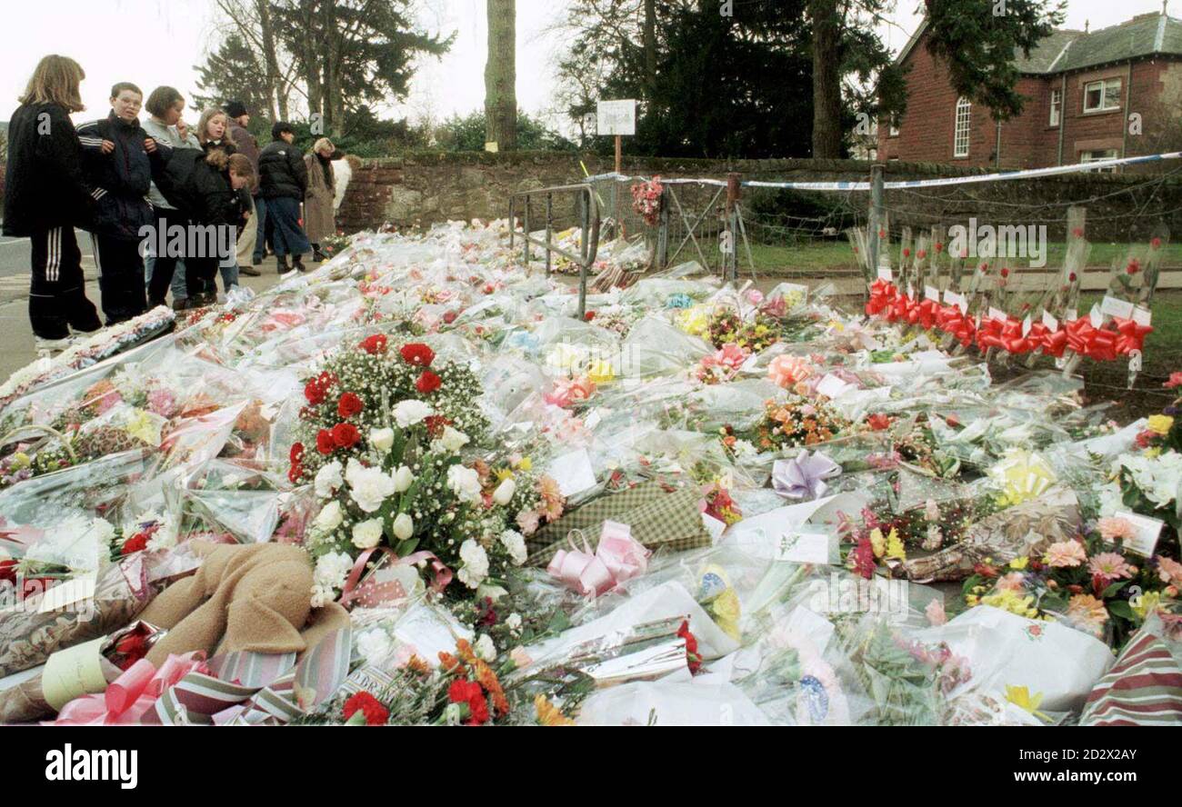 Dunblane school children hi-res stock photography and images - Alamy