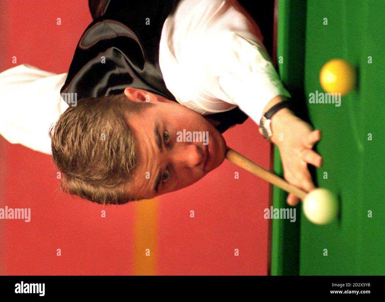 Defending World Champion Stephen Hendry begins the defence of his World ...