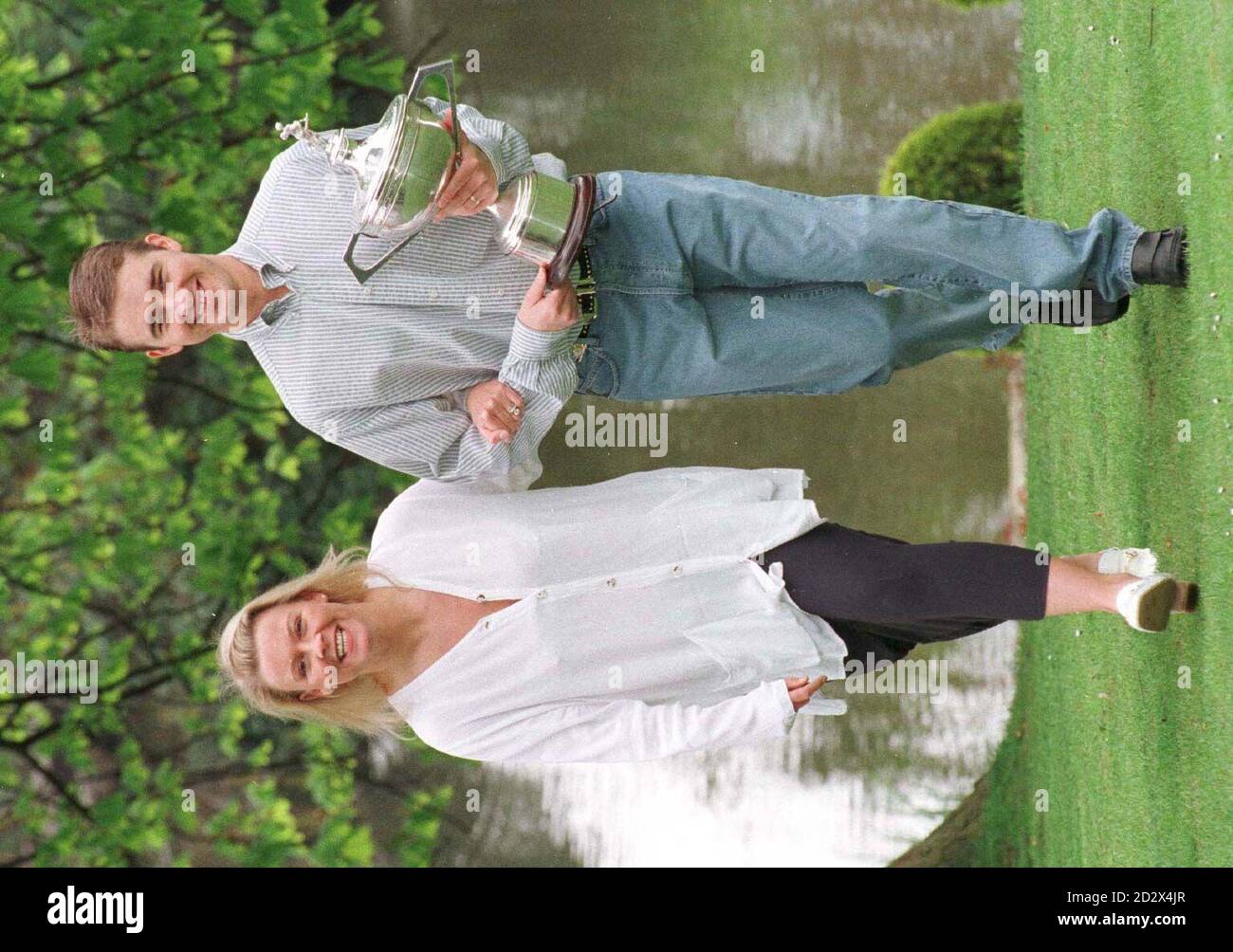 Stephen Hendry and wife and mum-to-be, Mandy, take a walk with the ...