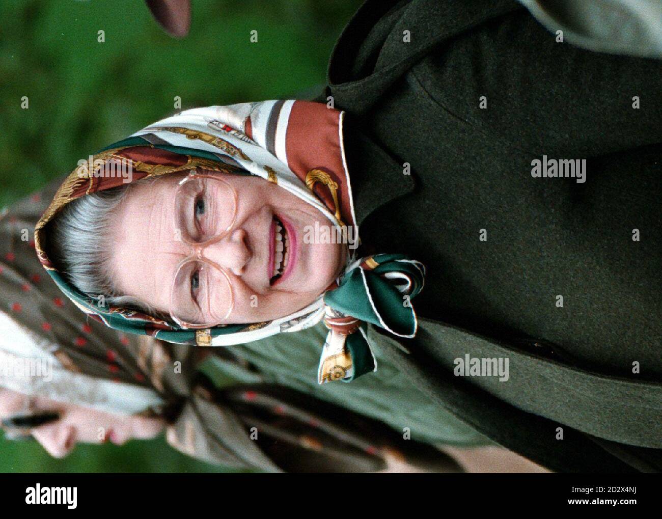 Royal queen elizabeth ii queen1990s hi-res stock photography and images ...