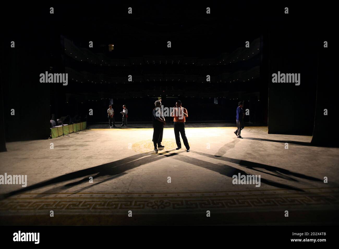 Yuan dynasty theatre hi-res stock photography and images - Alamy