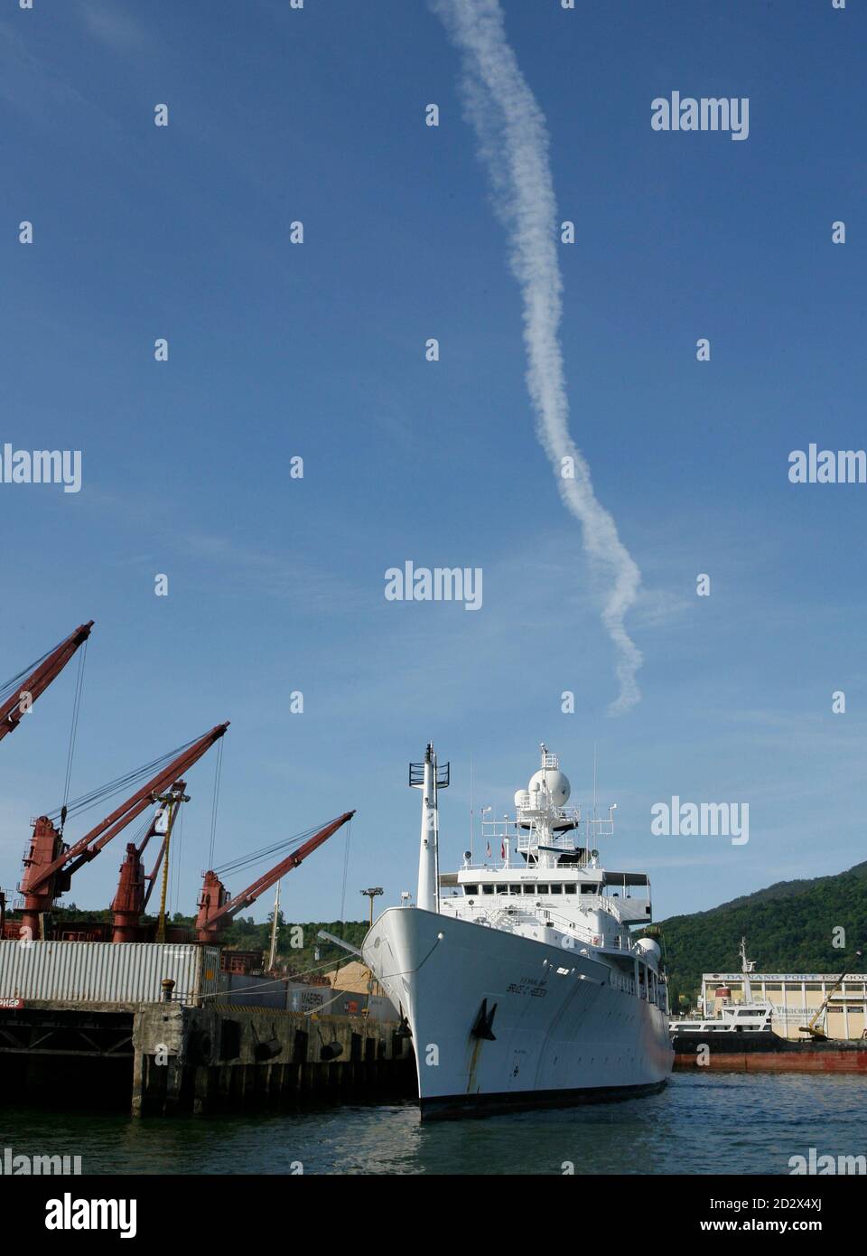 Usns Pathfinder High Resolution Stock Photography and Images - Alamy