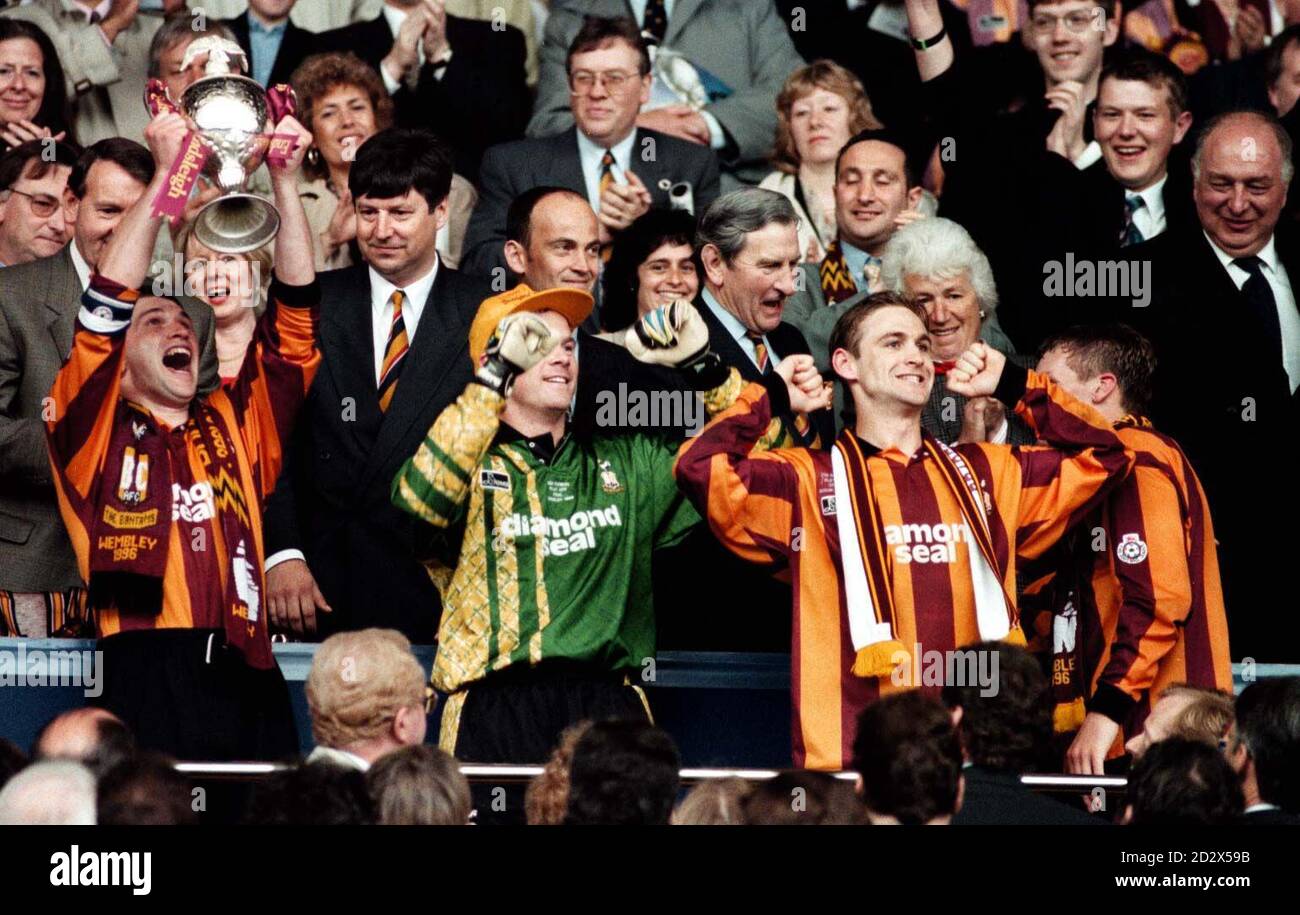 Celebration this afternoons win over notts county wembley hi-res stock ...