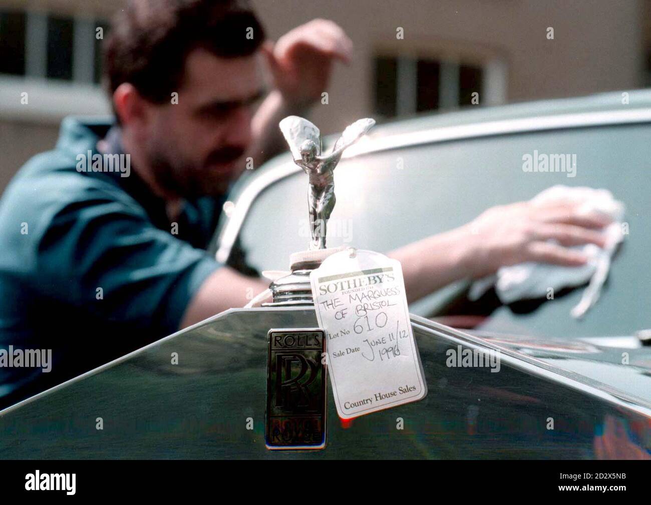 Sothebys' porter Peter Selgado polishes a Rols Royce Silver Cloud III ...