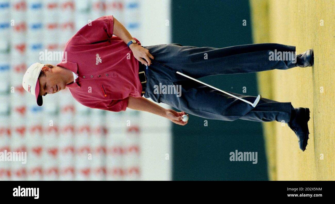 Paul Affleck completes his five under par 1st round in the Alamo ...