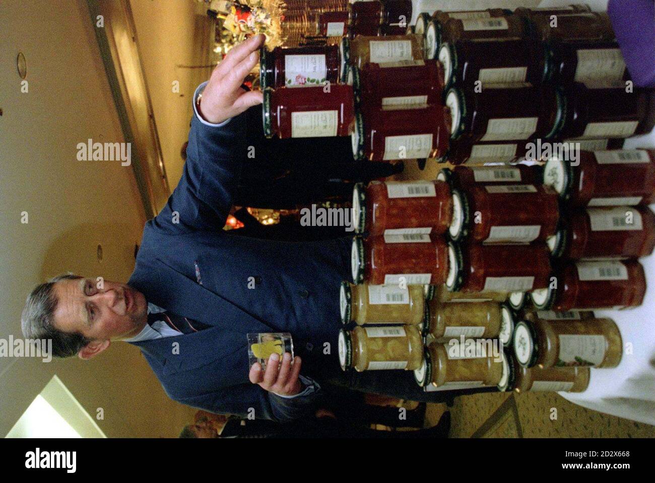 London gin palace hi-res stock photography and images - Alamy
