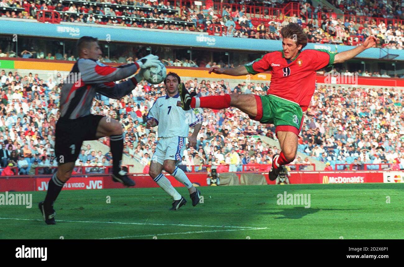 Portugal's Ricardo Sa Pinto lunges as Czech Republic's goalie Petr ...