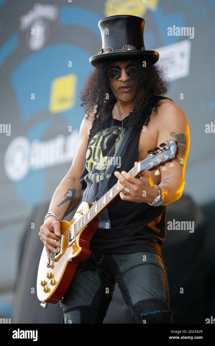 Slash saul hudson hi-res stock photography and images - Alamy
