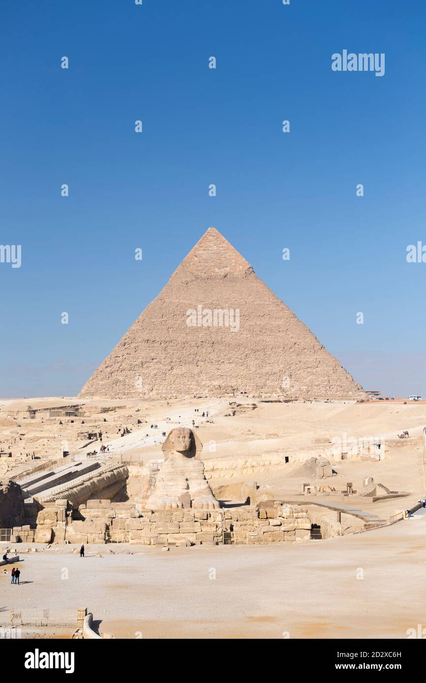 The pyramid of Khafre with the Sphinx, Giza, Egypt Stock Photo - Alamy