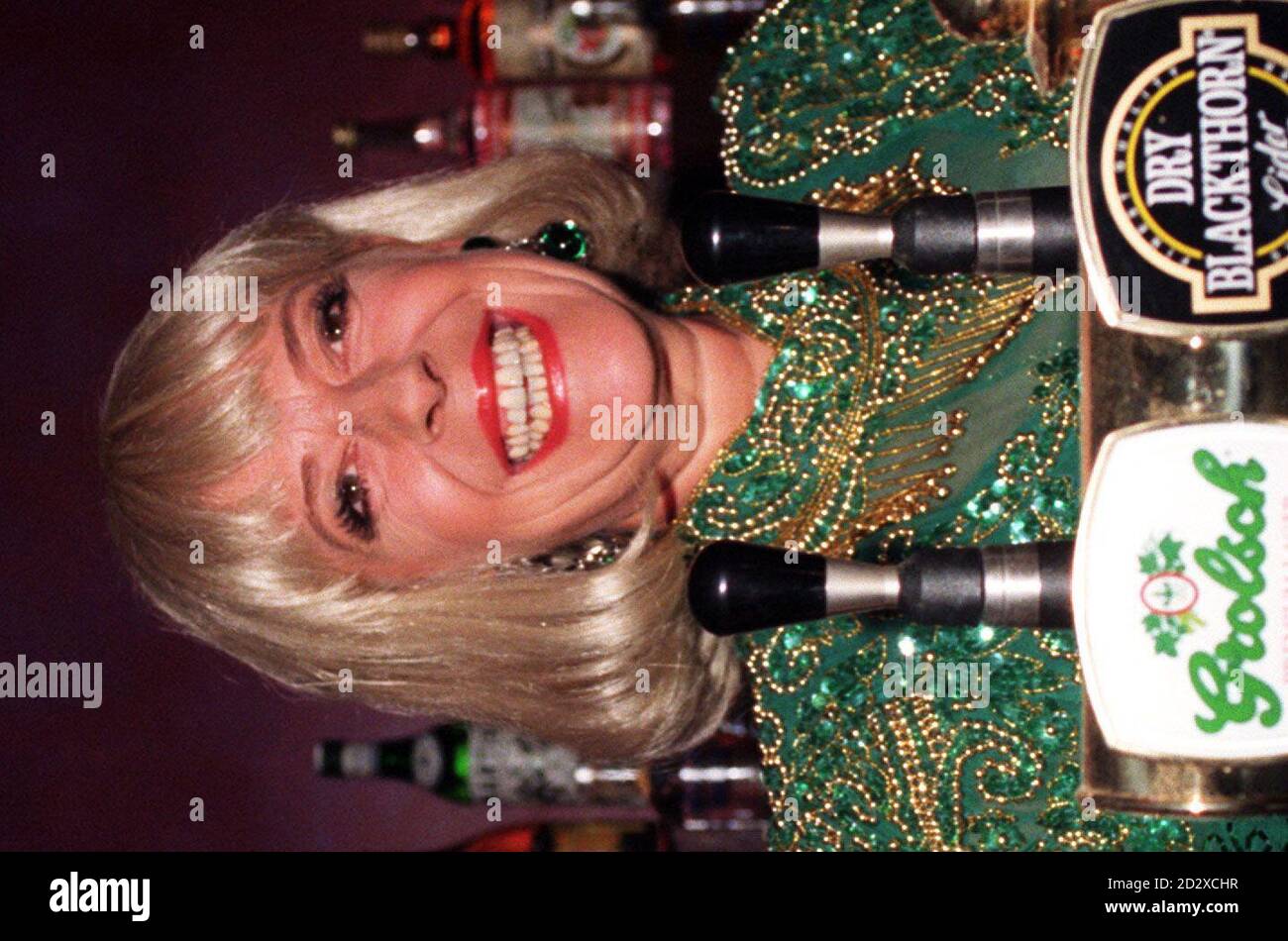 Library file dated 16/11/95 of former Coronation Street actress Julie ...
