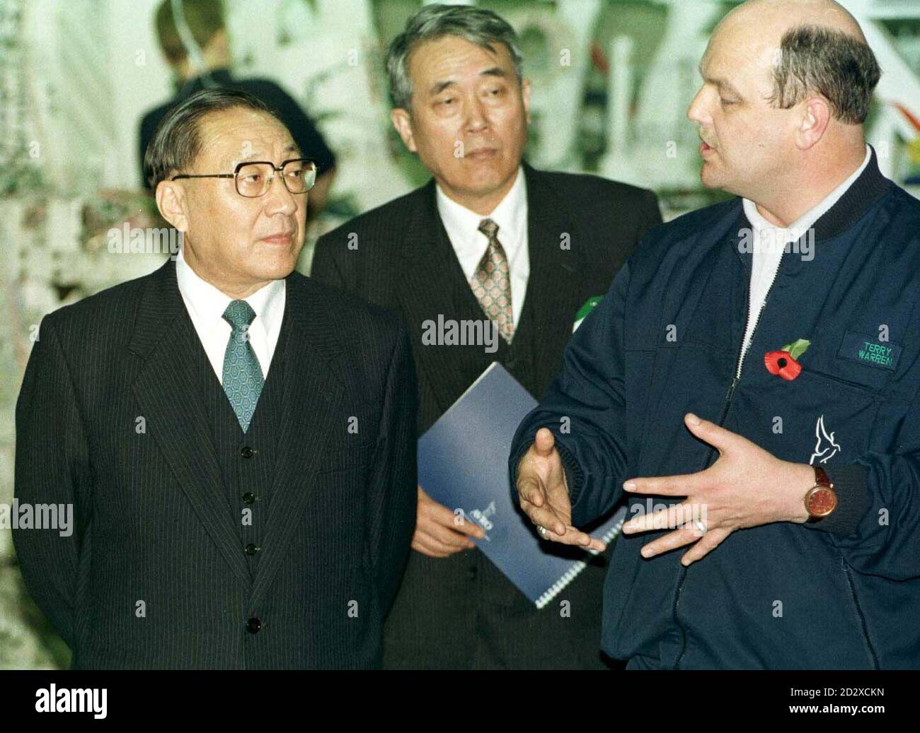 Mr Li Lanqing, Vice-Premier of China, (left) listens to Terry Warren ...