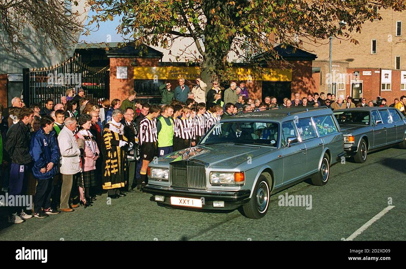 Funeral service bramcote crematorium hi-res stock photography and ...