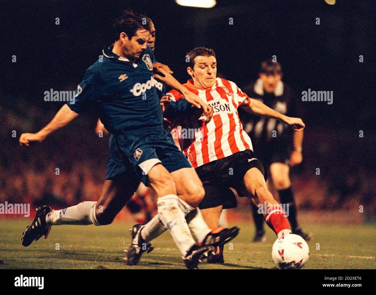 Alex Rae (R) finds his way to goal blocked by Chelsea's Steve Carke ...