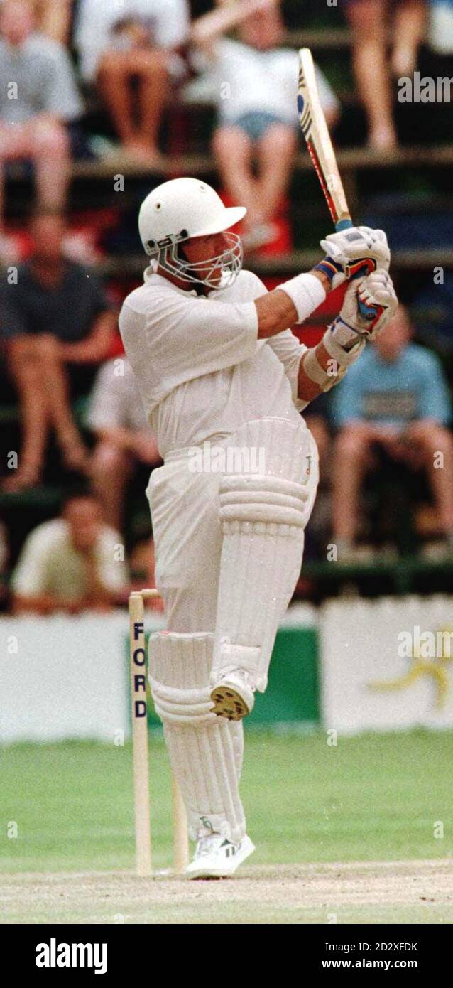 Sport cricket sptup alec stewart hi-res stock photography and images ...