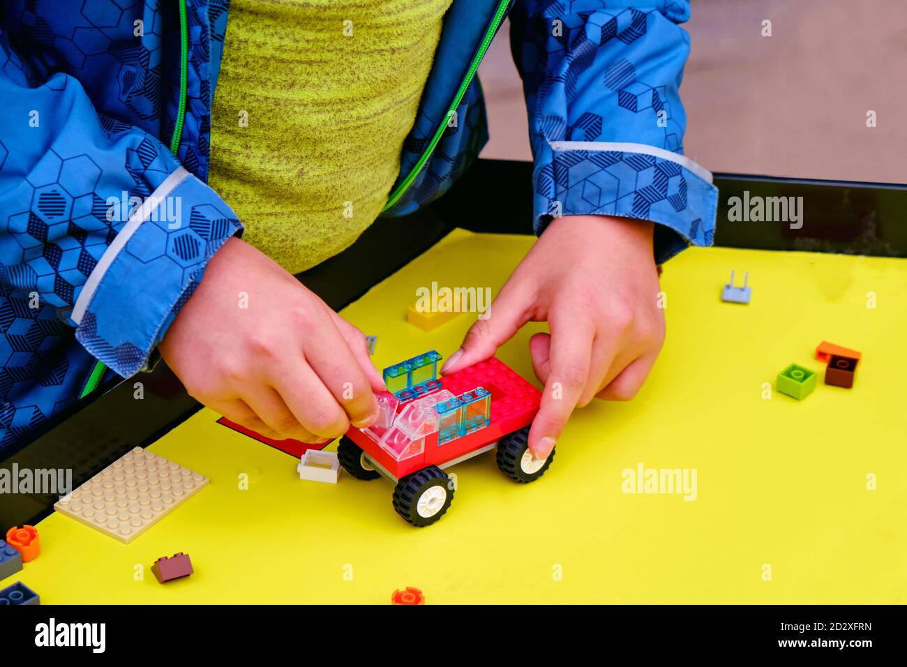 Children creating science experiment hi-res stock photography and ...