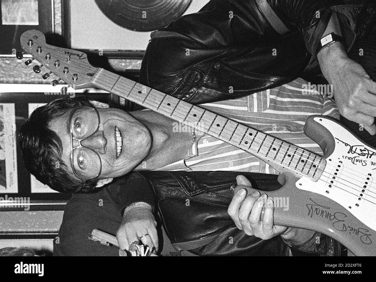 The shadows hank marvin hi-res stock photography and images - Alamy