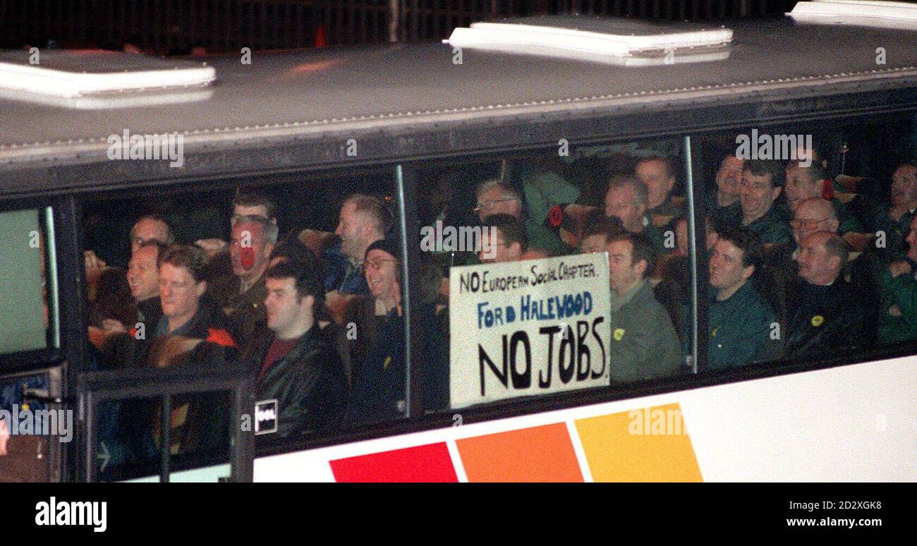 Ford car workers at halewood hi-res stock photography and images - Alamy