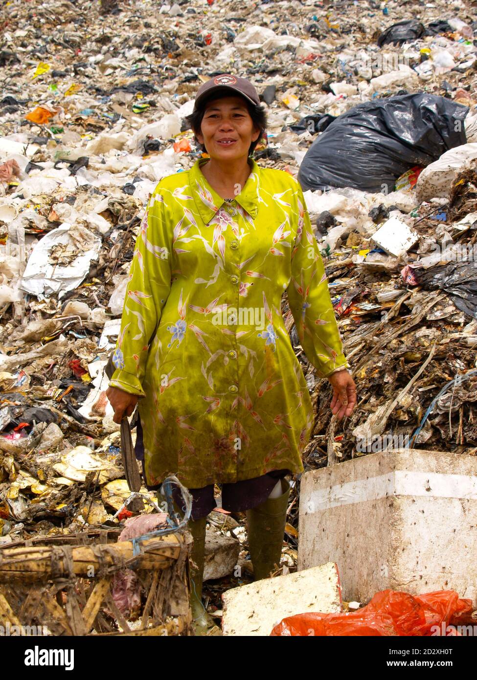 Indonesia waste collector hi-res stock photography and images - Alamy