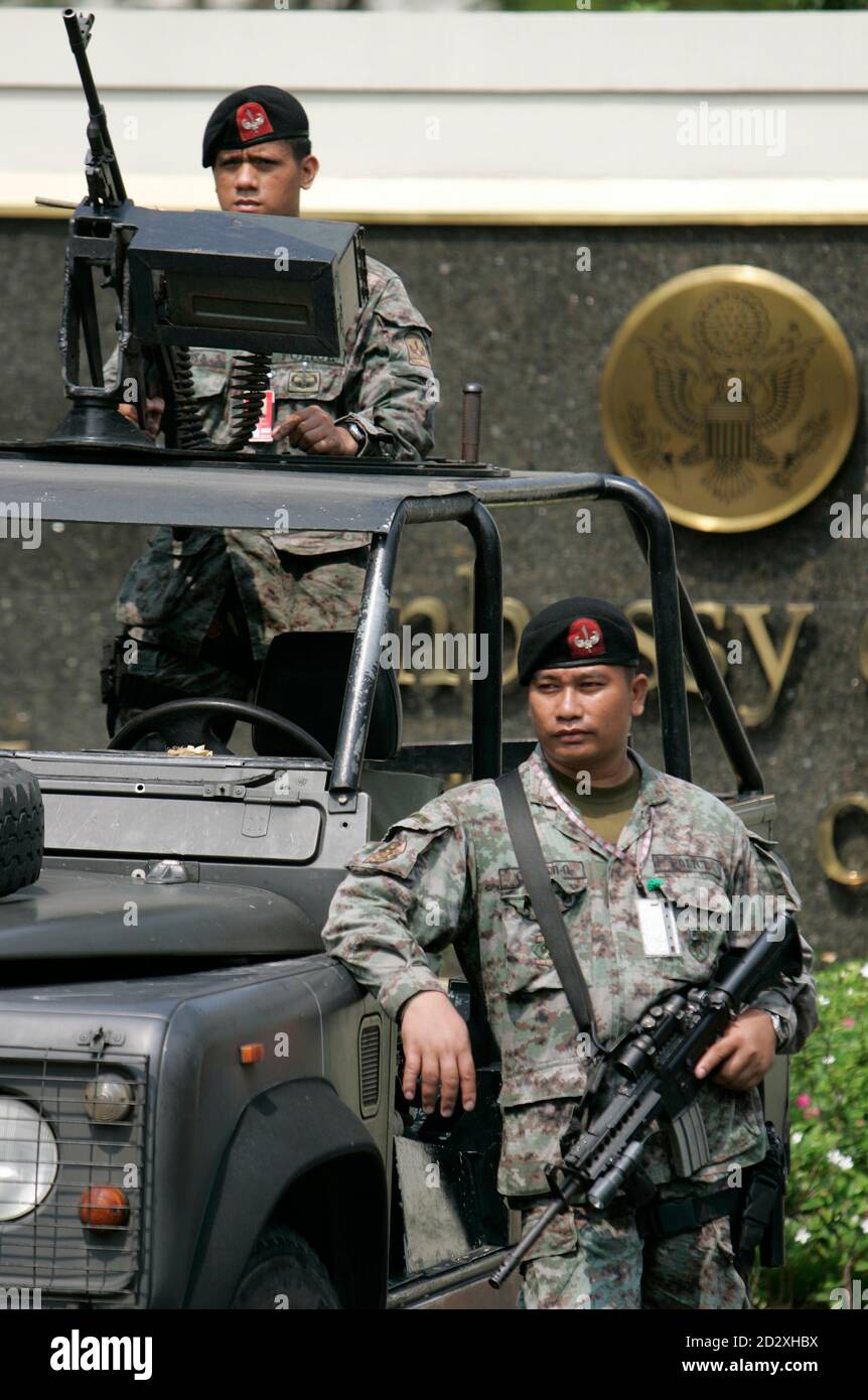 Armed security guard manila philippines hi-res stock photography and ...