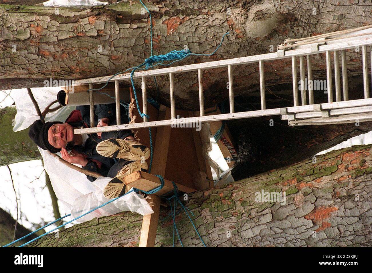 Anti-smoking candidate in the Wirral South by-election, Tony Samuelson ...