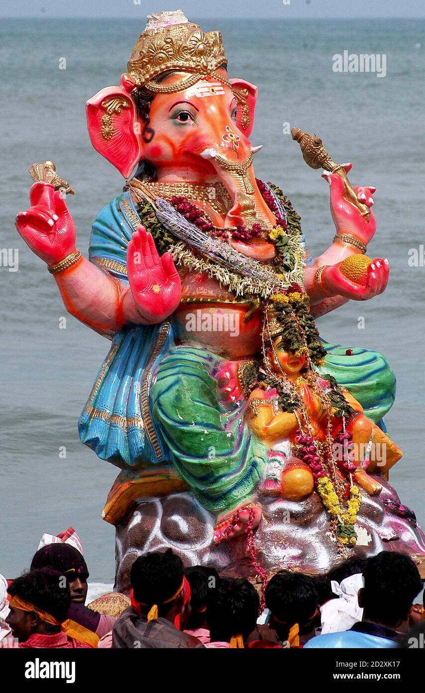 Ganesh immersion beach hi-res stock photography and images - Alamy