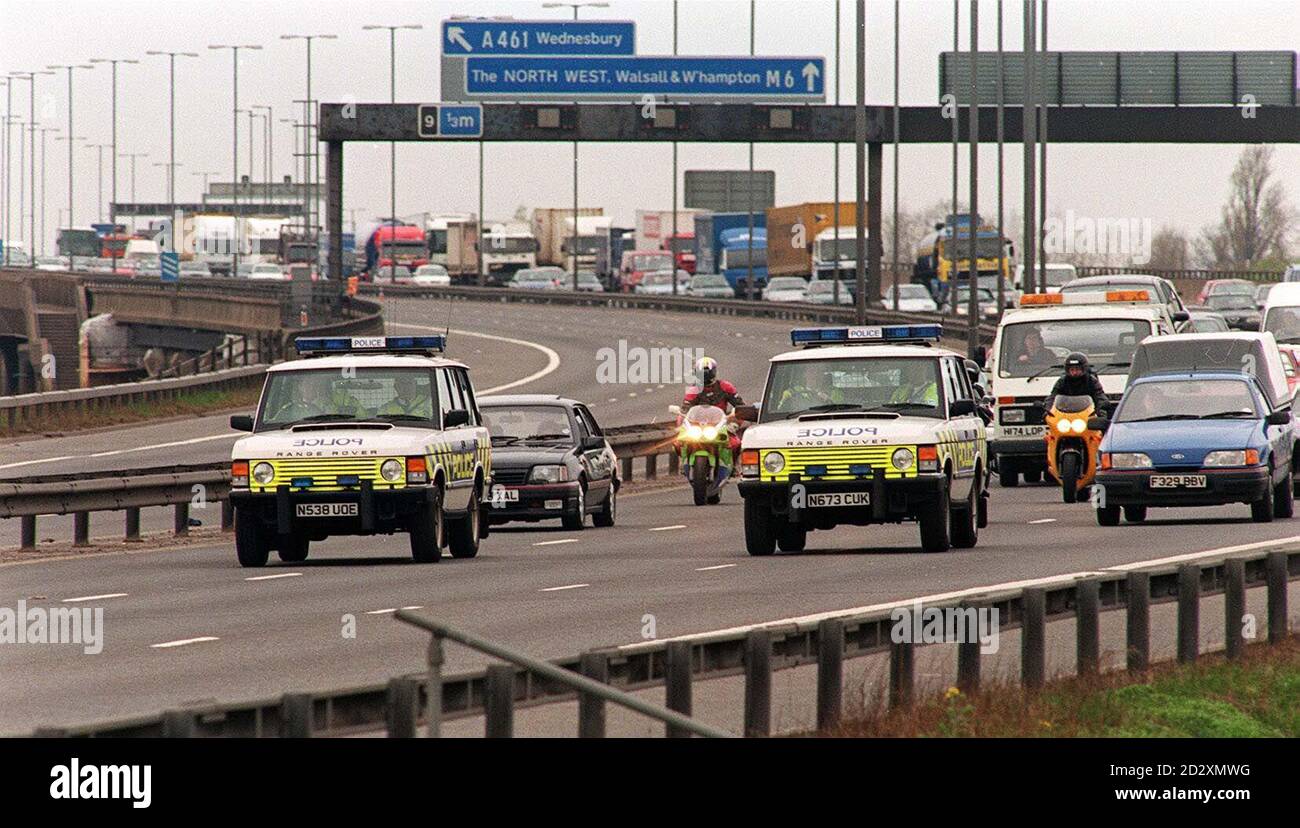 Range rovers motorway hi-res stock photography and images - Alamy