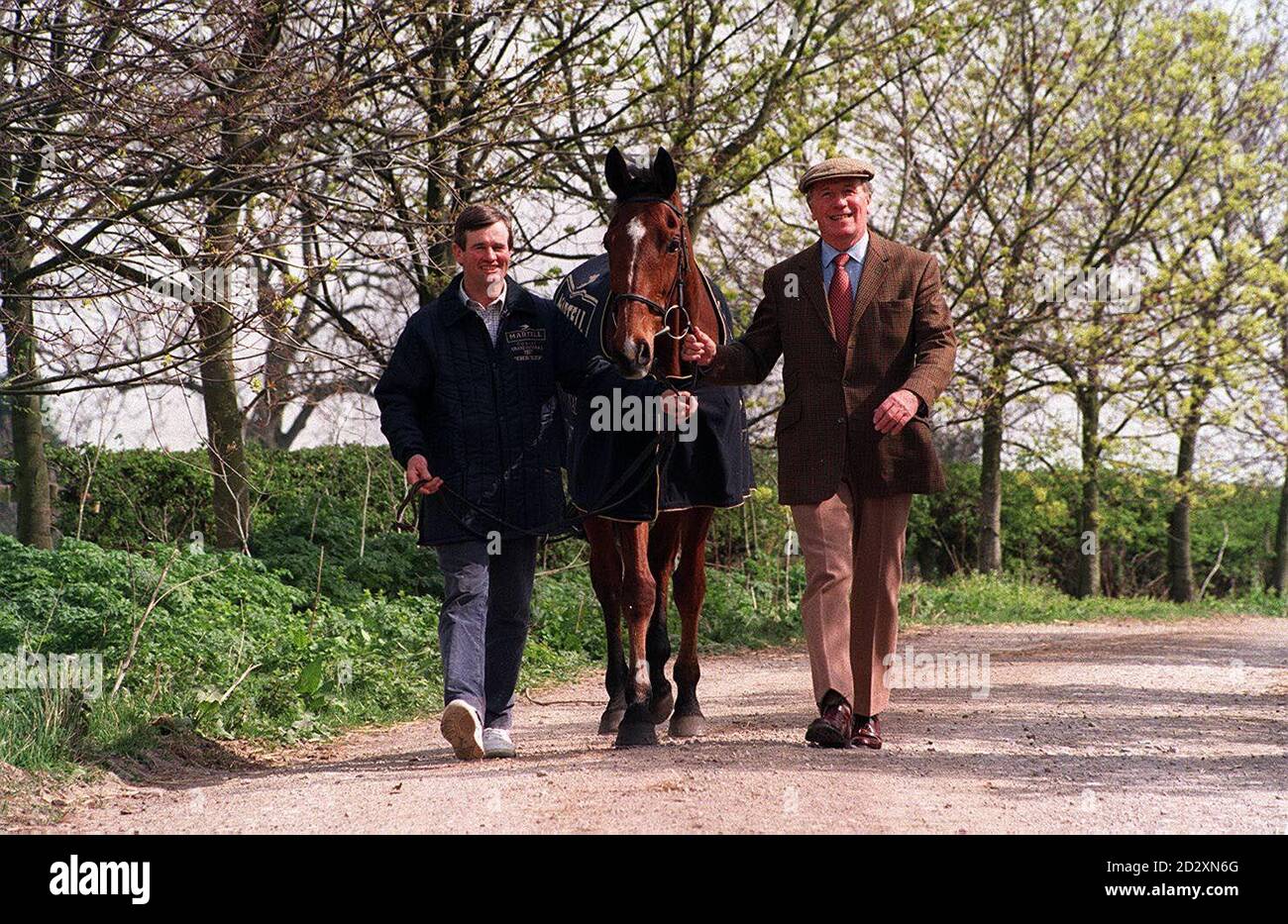 Stan clarke with his horse grand national winner lord gyllene hi-res ...