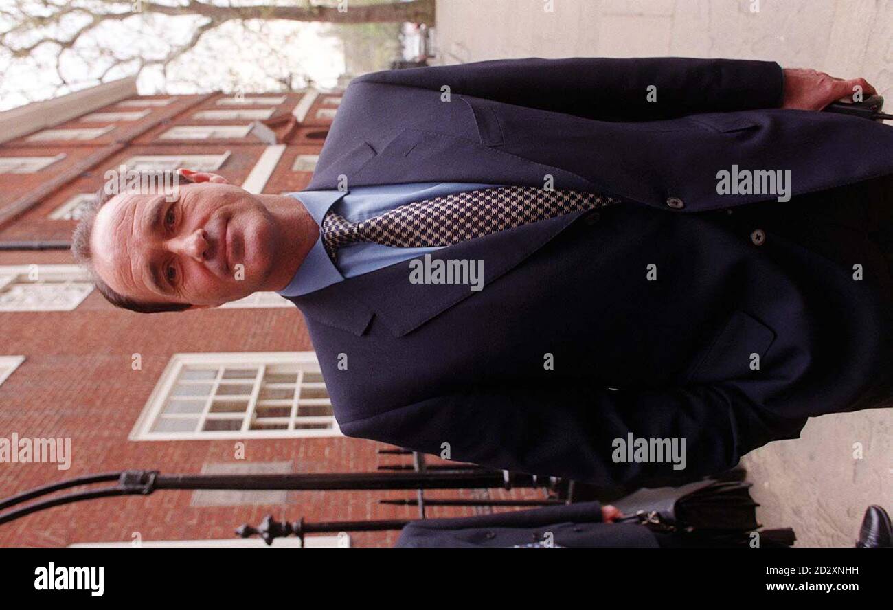 Former nottingham forest boss brian clough hi-res stock photography and ...