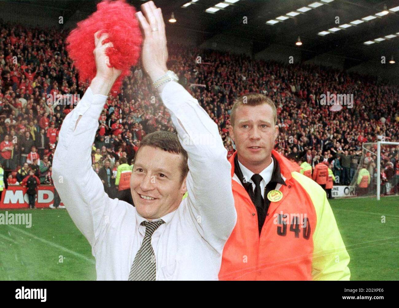 Barnsley manager danny wilson hi-res stock photography and images - Alamy