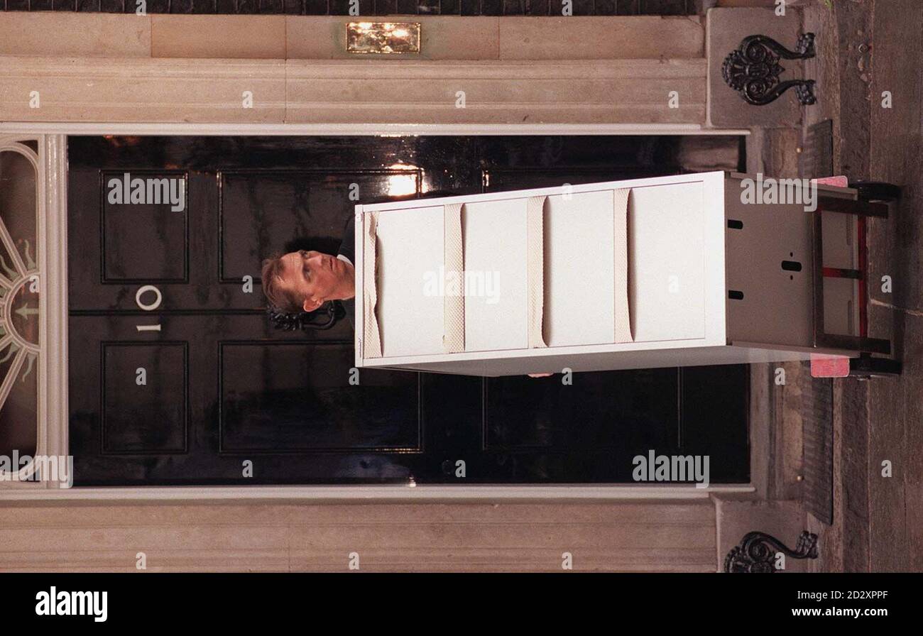 Documents arrive at No10 Downing Street today (Sunday) as the ...