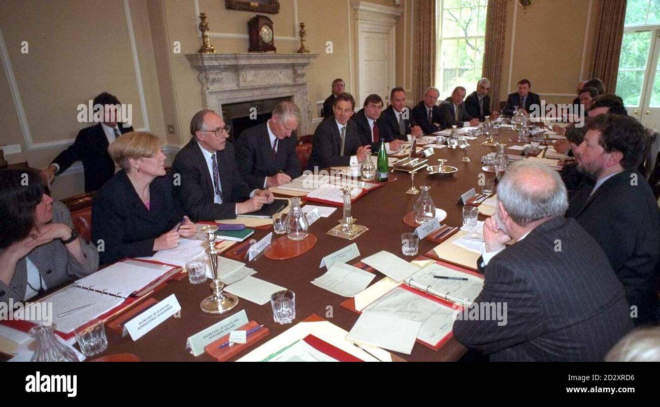 Sir robin butler hi-res stock photography and images - Alamy