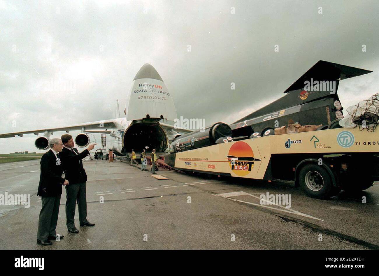 Antonov an 124 loading hi-res stock photography and images - Alamy