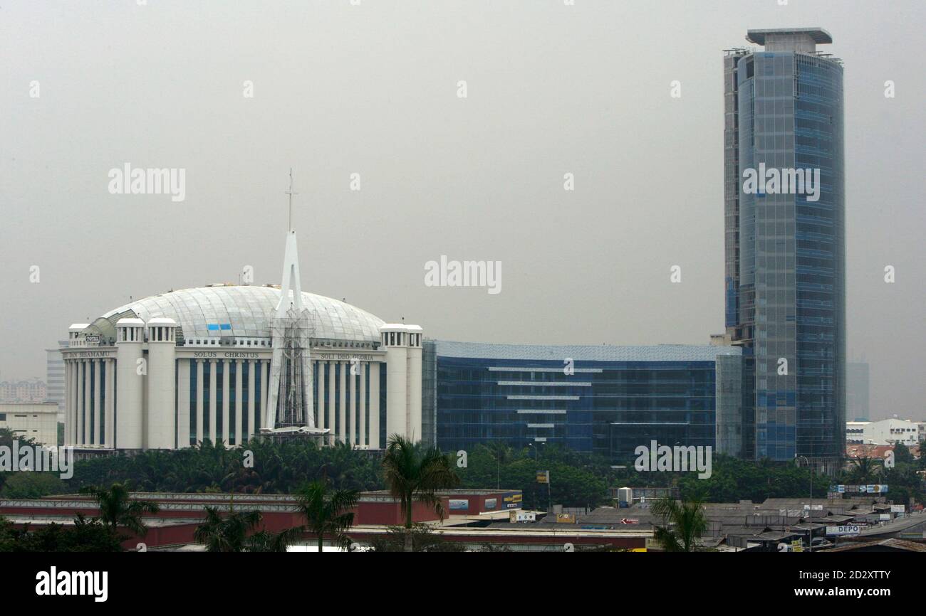 Megachurch service hi-res stock photography and images - Alamy