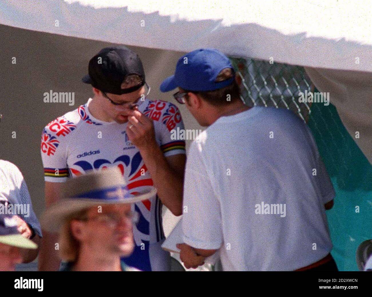 Dejection for Great Britain's Graeme Obree after he failed to qualify ...