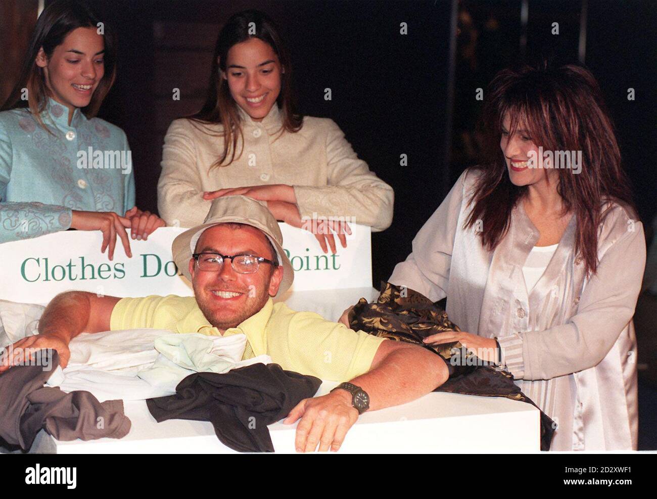 Top twin models, Nifa (in blue) and Nishan (in cream) help Wayne ...