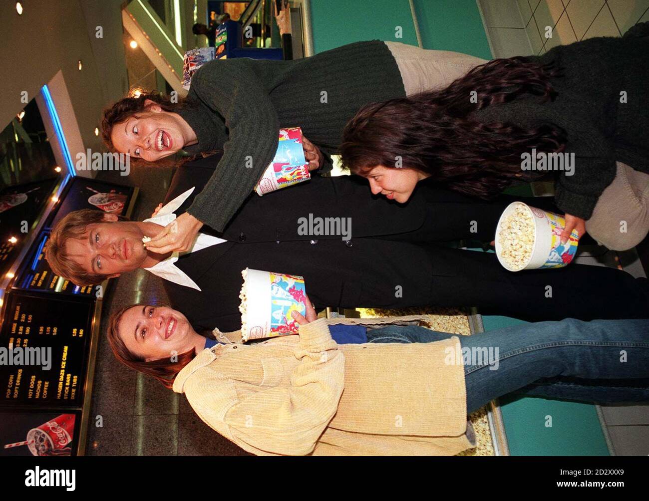 German tourists (from left to right), Kerstin Lehmann, Antje Potzsch ...