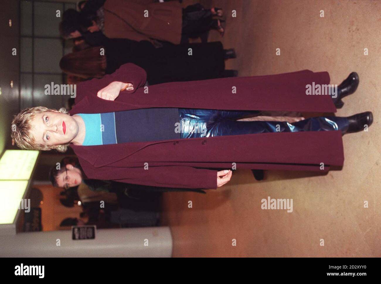 EDDIE IZZARD ARRIVES AT 1997 BRIT AWARDS Stock Photo - Alamy