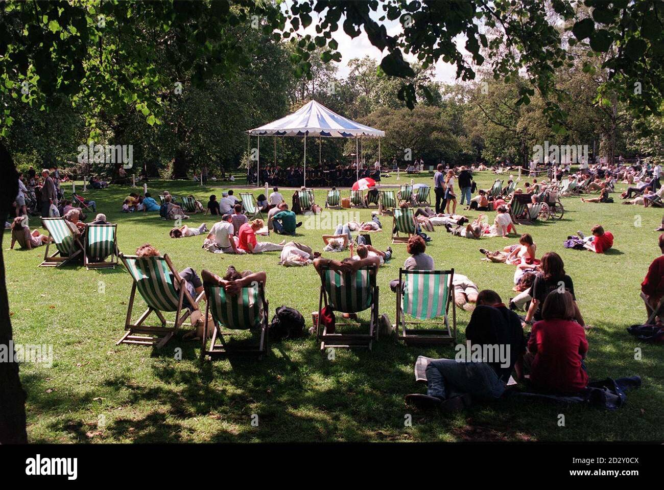 The British weather takes a turn for the better as sunbathers take to ...